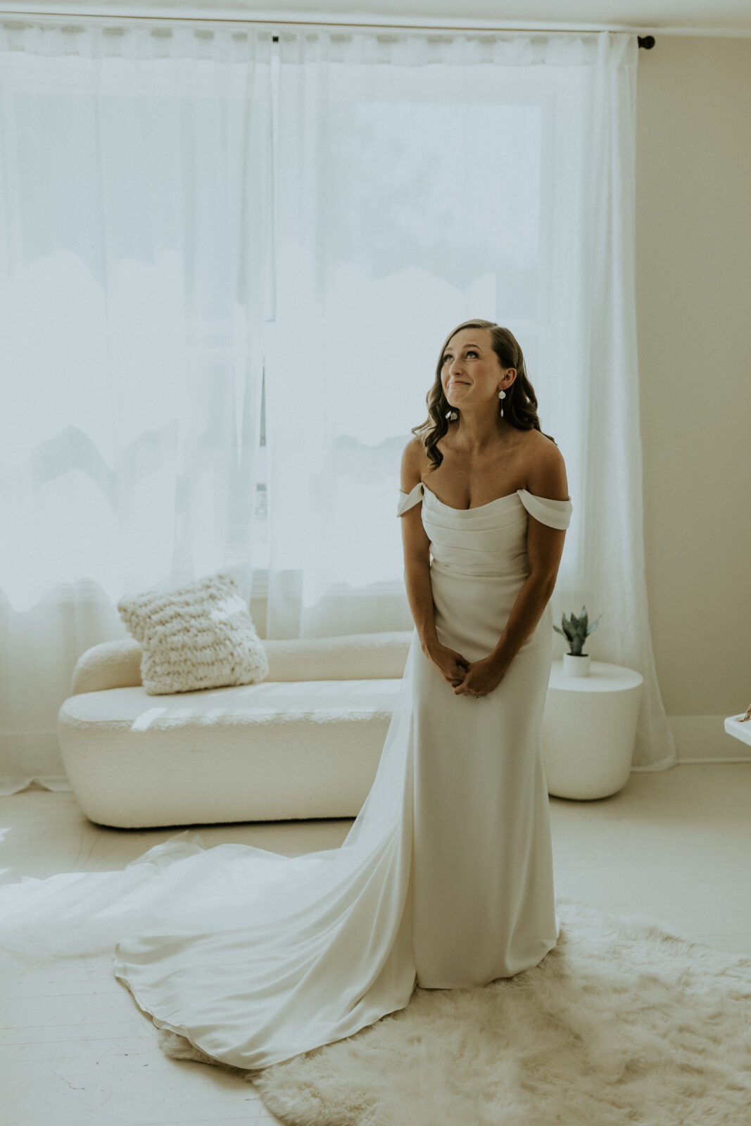 Thomas + Sydney's Elegant, Luxurious Wedding ...