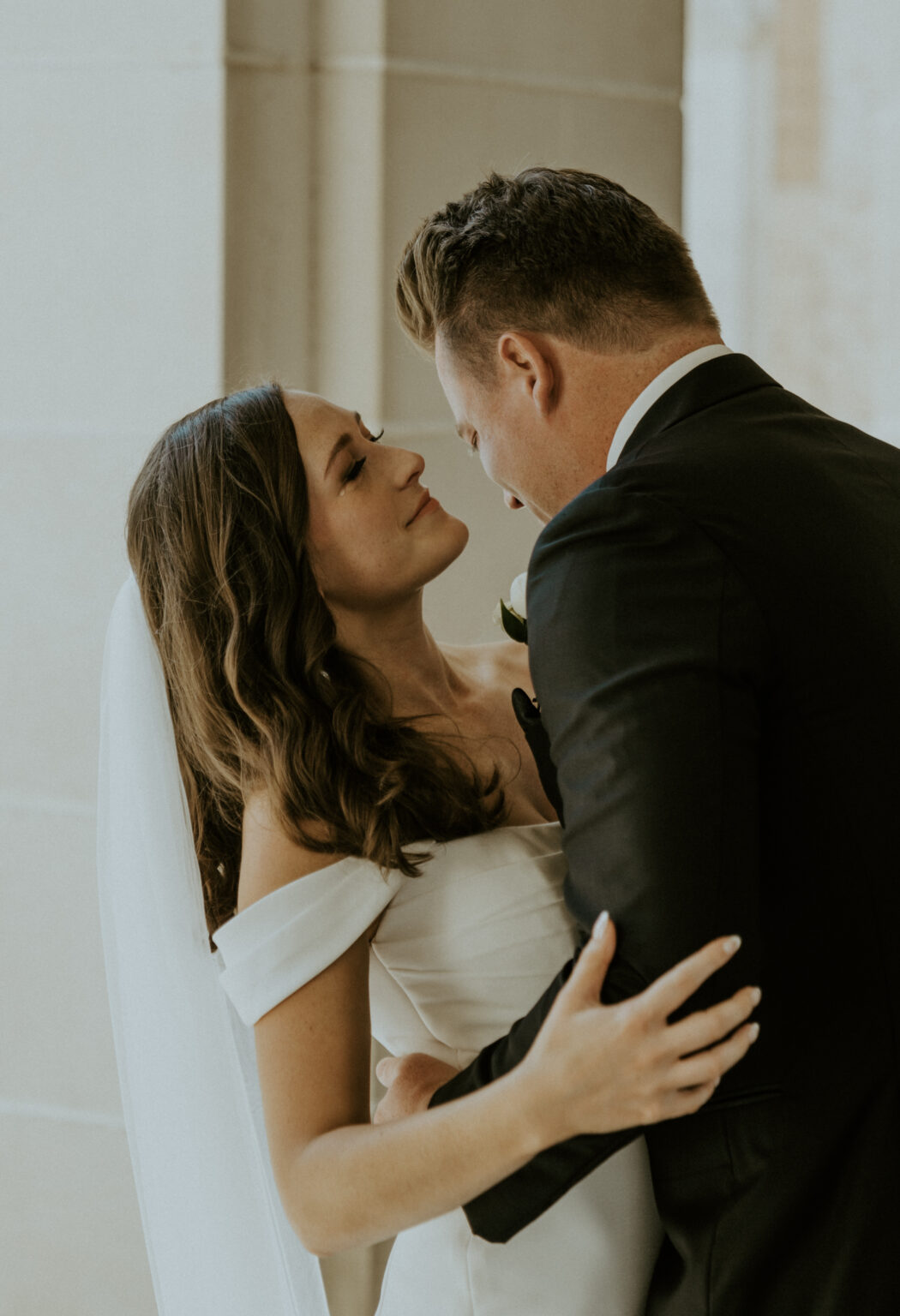 Thomas + Sydney's Elegant, Luxurious Wedding ...