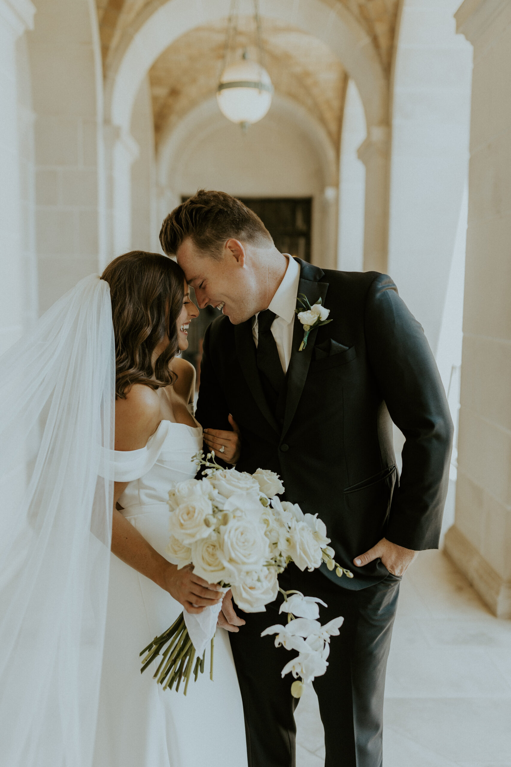 Thomas + Sydney's Elegant, Luxurious Wedding ...